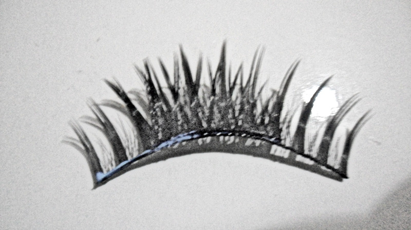 Beauty Diary: How to stack fake eyelashes