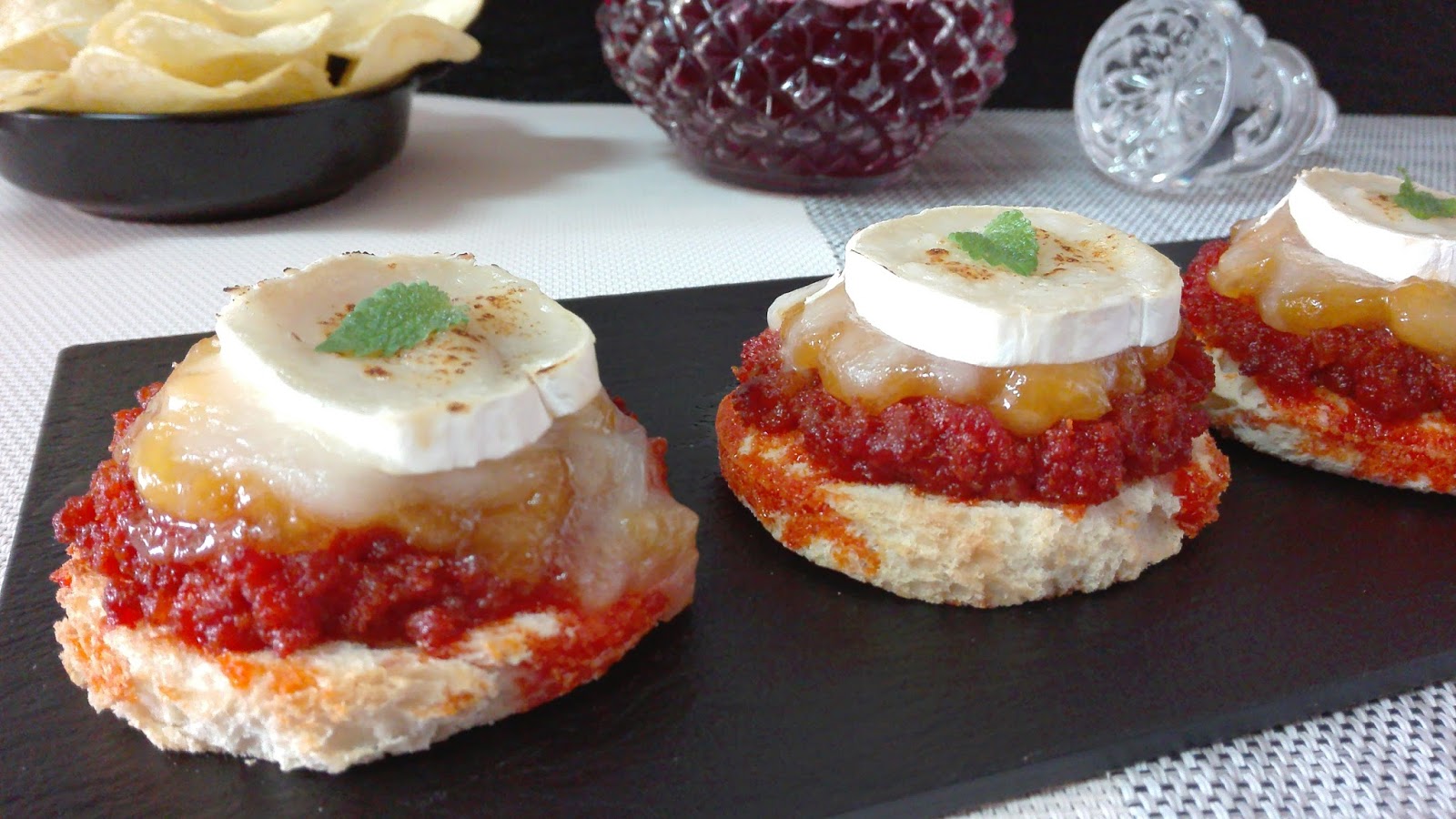 CANAPÉ DE ATÚN CON SALSA DE PIMIENTOS RECETA PINCHA AQUÍ