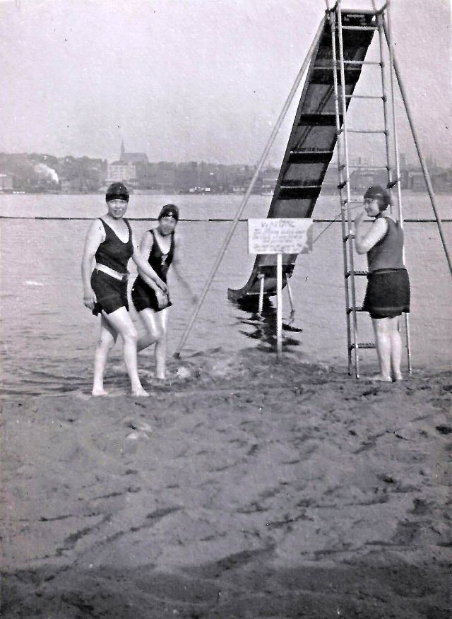 Found Snaps of People in Their Wool Swimsuits From the 1920s ~ Vintage ...