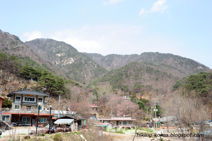 Hiking, Trekking, Local Tour in Korea: Samaksan - Beautiful lake and river