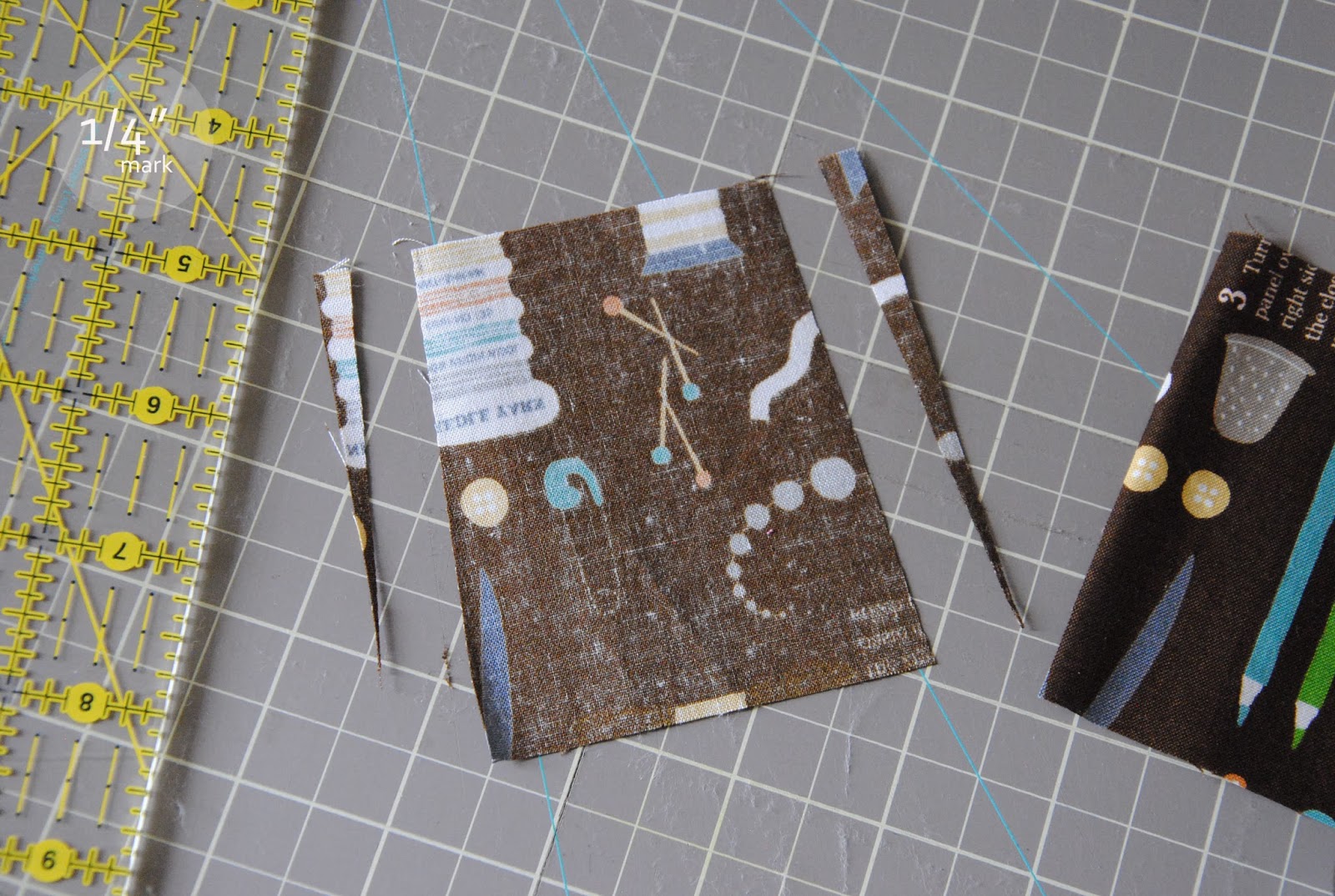 1/4" mark: Tutorial: the triangle pouch