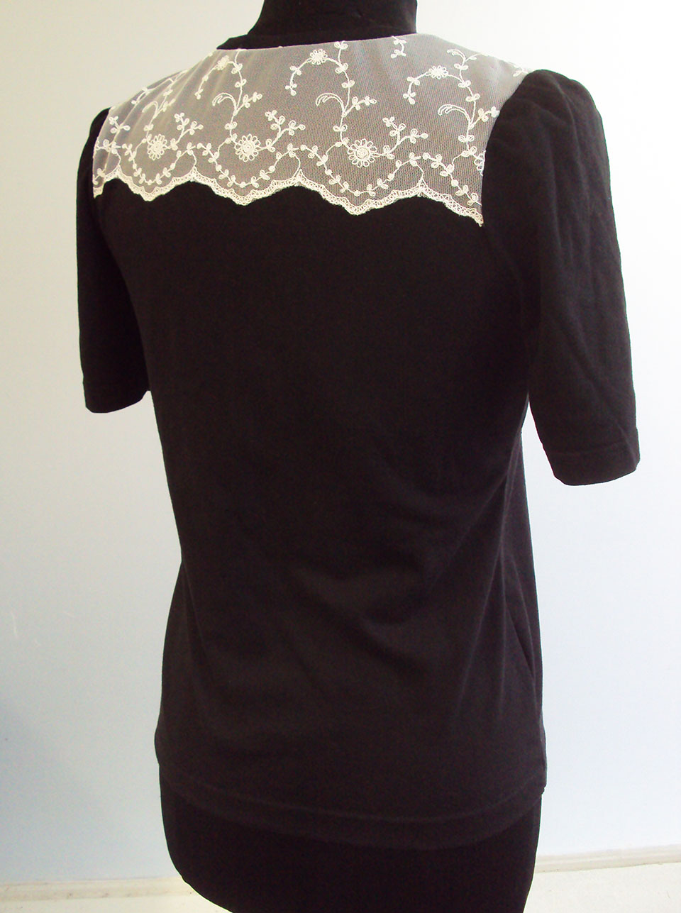 'So, Zo...': Refashion Friday Inspiration: Lace Embellished T-shirts
