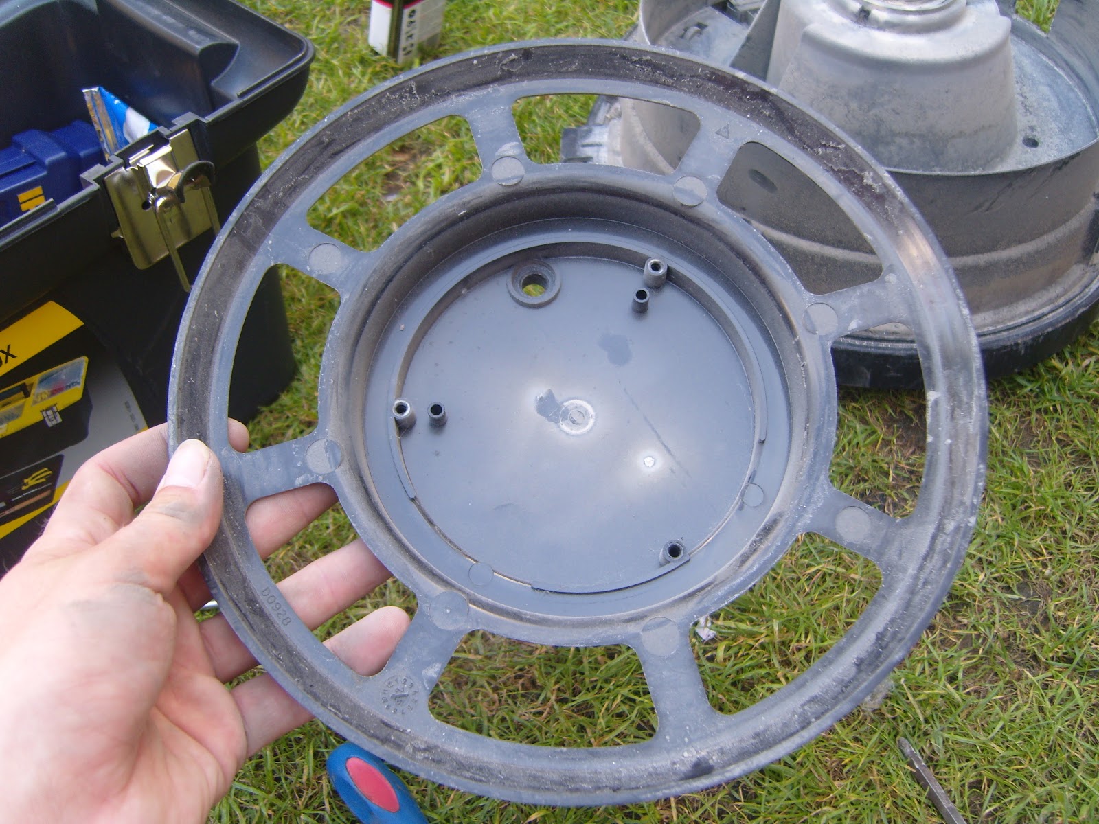 Numatic Henry HVR200 - Stripdown and motor replacement!