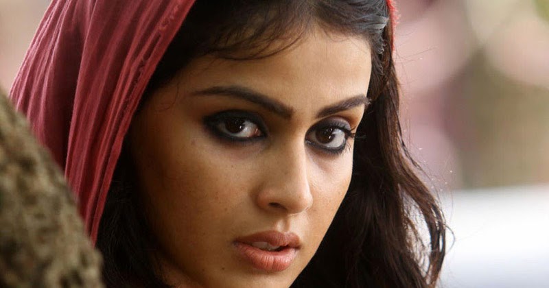 Genelia Photos from Urumi Movie