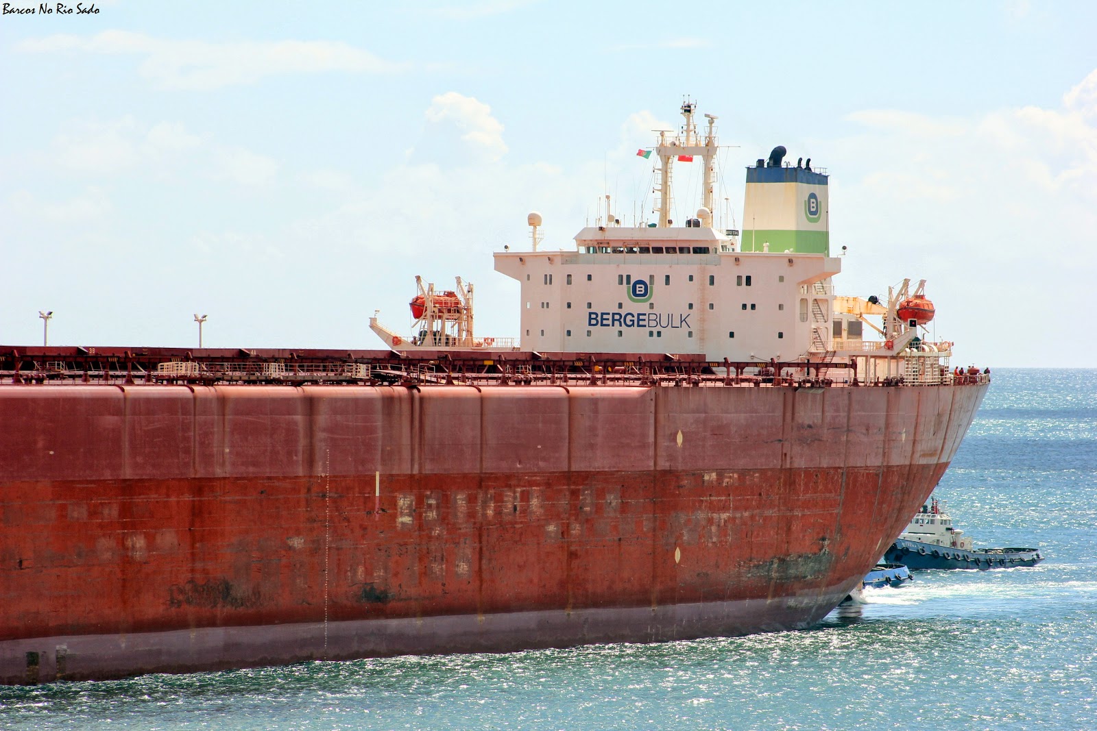 Barcos No Rio Sado: Berge Stahl, um gigante no Sado. Barcos No Rio Sado: Berge Stahl, um gigante no Sado.
