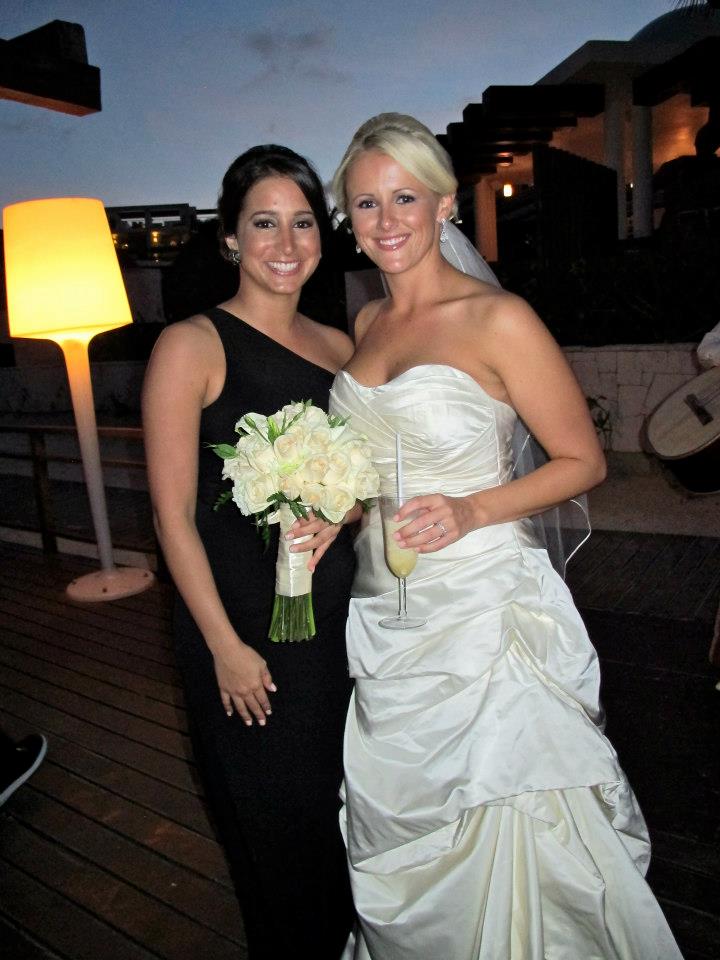 Julia Brezing : Julia Brezing goes to a wedding in Mexico