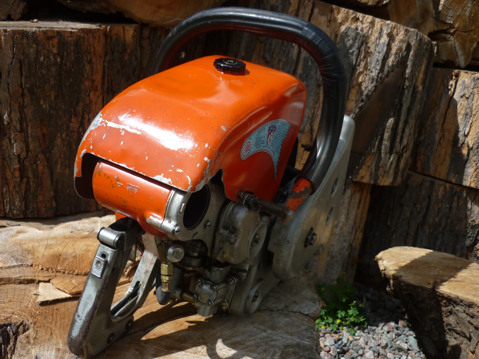 VINTAGE CHAINSAW COLLECTION: MERCURY/DISSTON model DO 100.