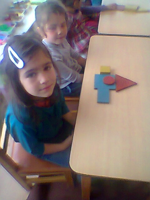 Grupa mare,,Boboceii curiosi": Rachete din figuri geometrice
