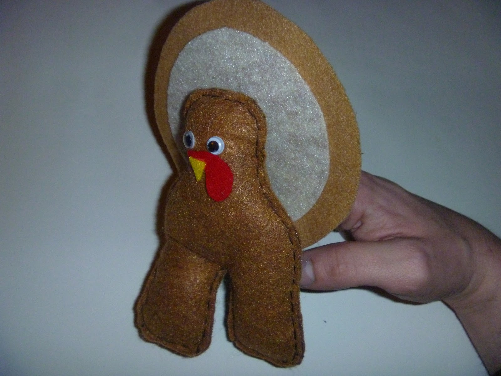 Peter's Puppets: How to Make Walking Turkey Finger Puppets