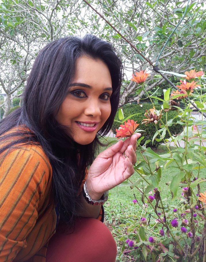 Taste of The Music: Actress Gayathri Dias in Sri Lanka