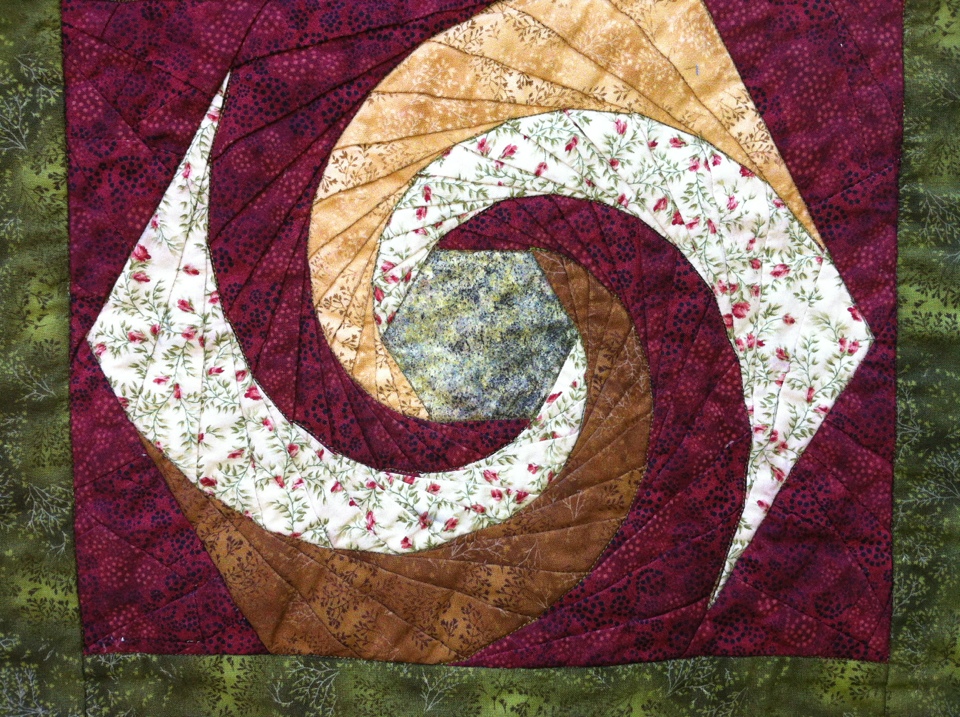 Liz's Quilt Adventures: Spiral Wall Hanging