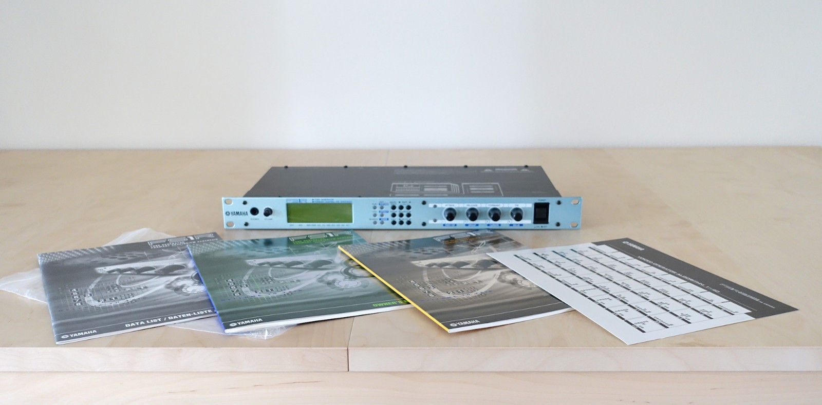 MATRIXSYNTH: Yamaha FS1R Rack Mount FM & Formant Synthesizer SN OX01928