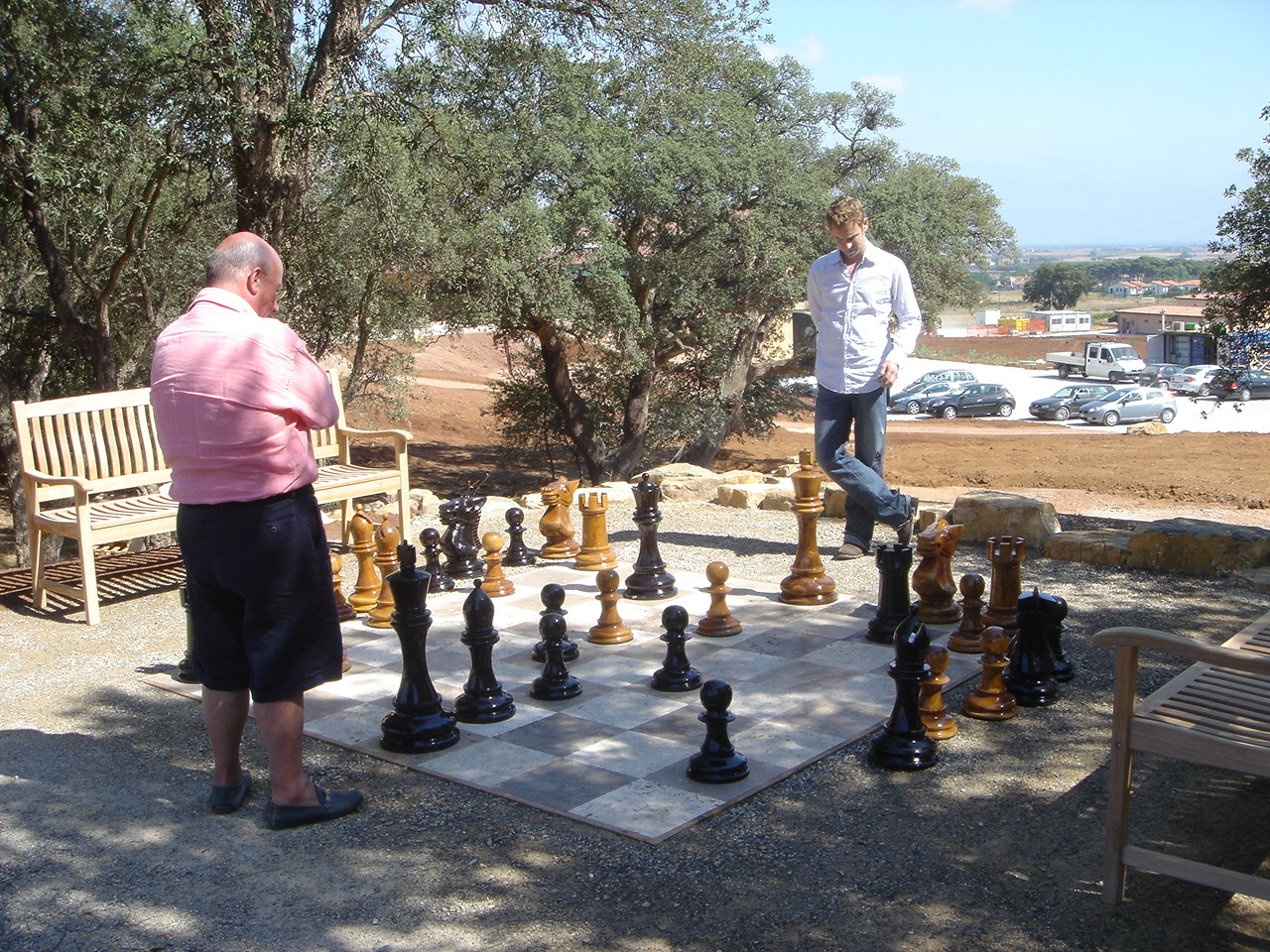 Dideli šachmatai - GIANT CHESS LT: Didžiulės šachmatų figūros