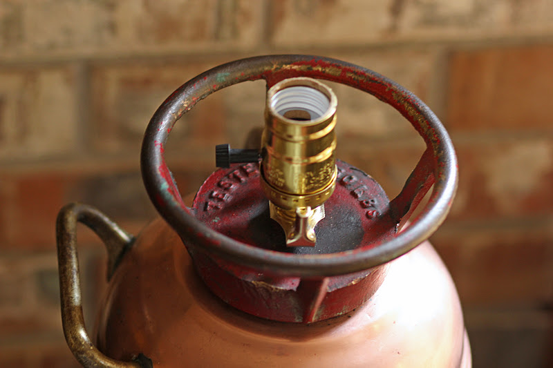 Modish Vintage: DIY: vintage fire extinguisher lamp
