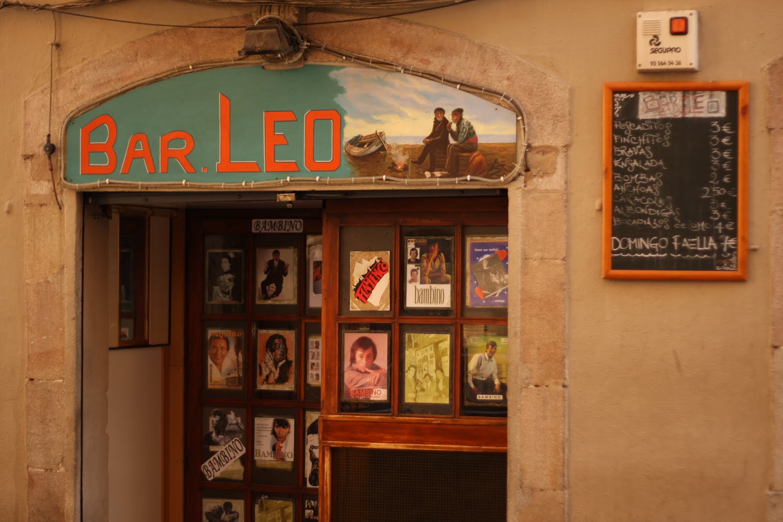 LLOCS AMB ENCANT: BAR LEO - La Bellesa Blog Cultural