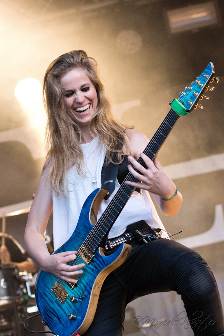 Merel Bechtold, guitarrista da banda Delain.