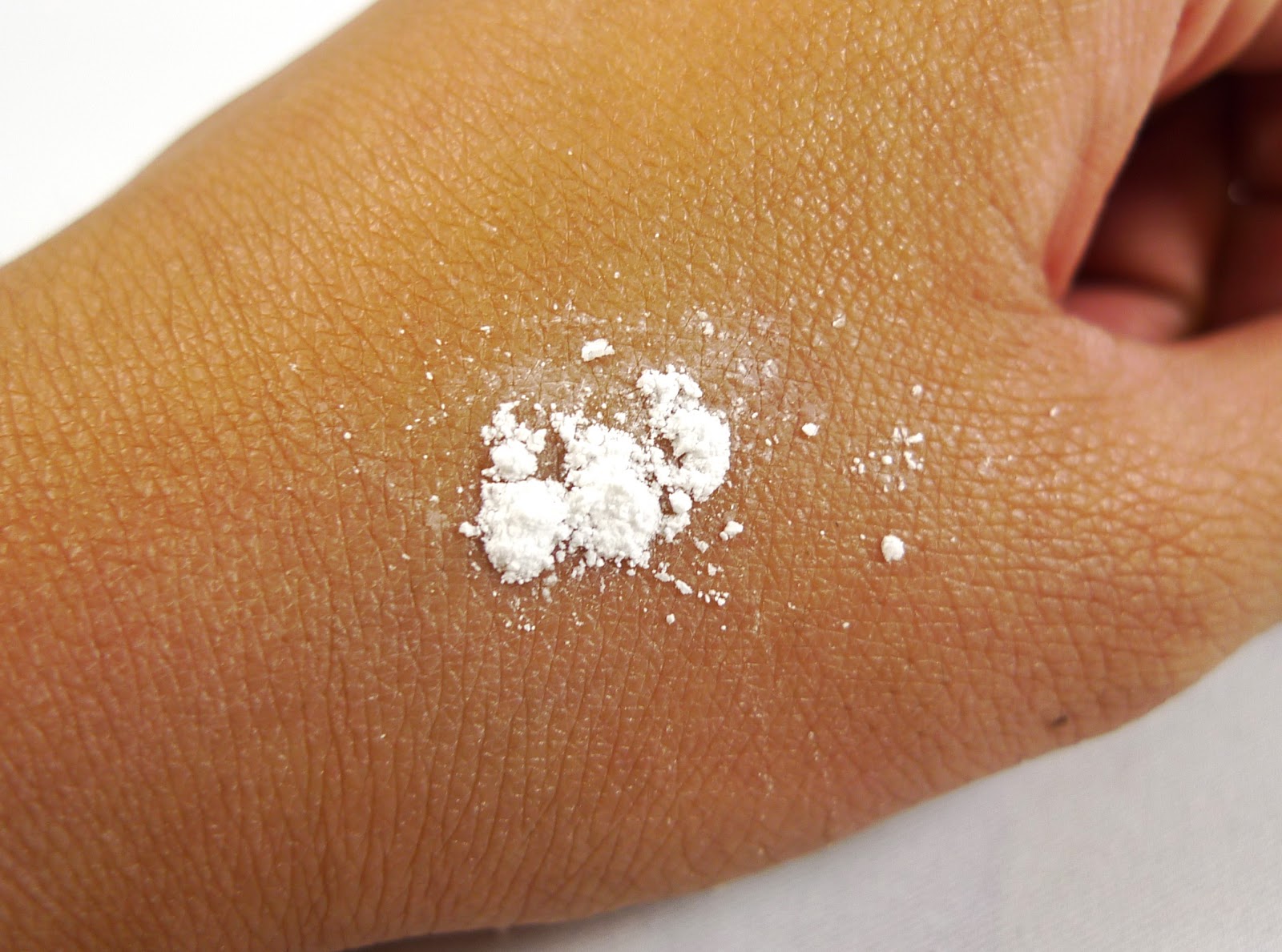 Review: Snoe Poudre Phenomenon HD Pore Erasing Powder
