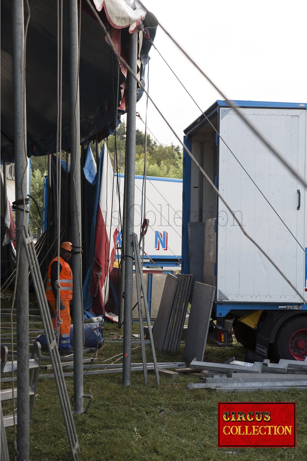 Circus -Collection: Cirque Knie 2018, montage des gradins et de l ...