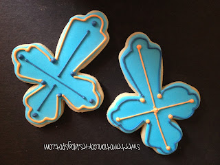 Sweet Emotion: First Communion Cookies {Rosary, Eucharist, Cross Cookies}