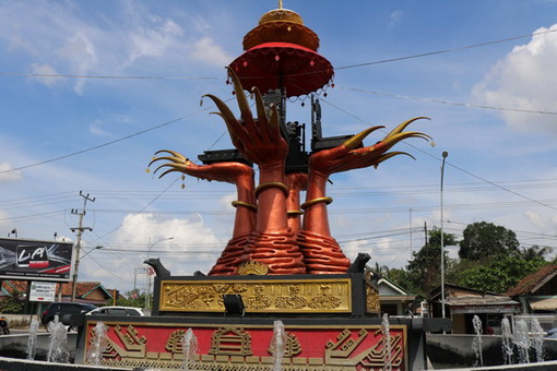 Tugu Pepadun ~ Budaya