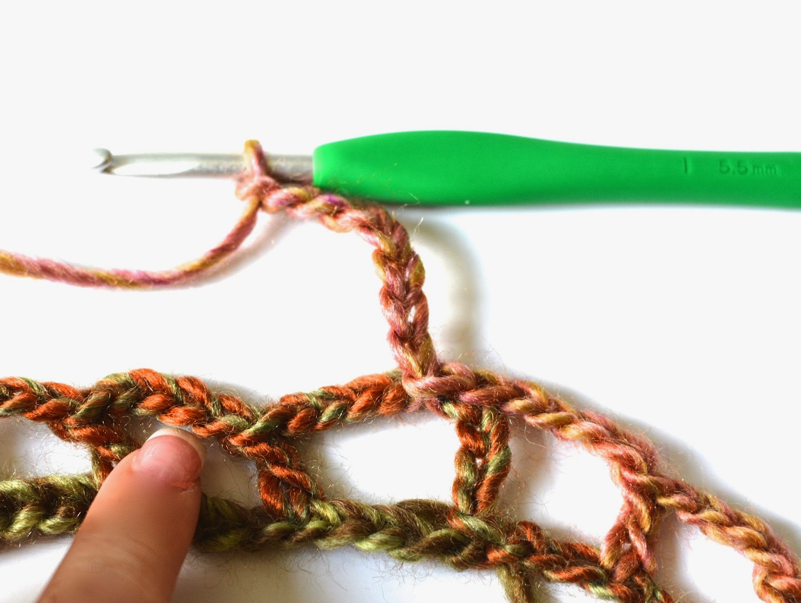 Annoo's Crochet World: Super Easy Infinity Scarf Free Tutorial