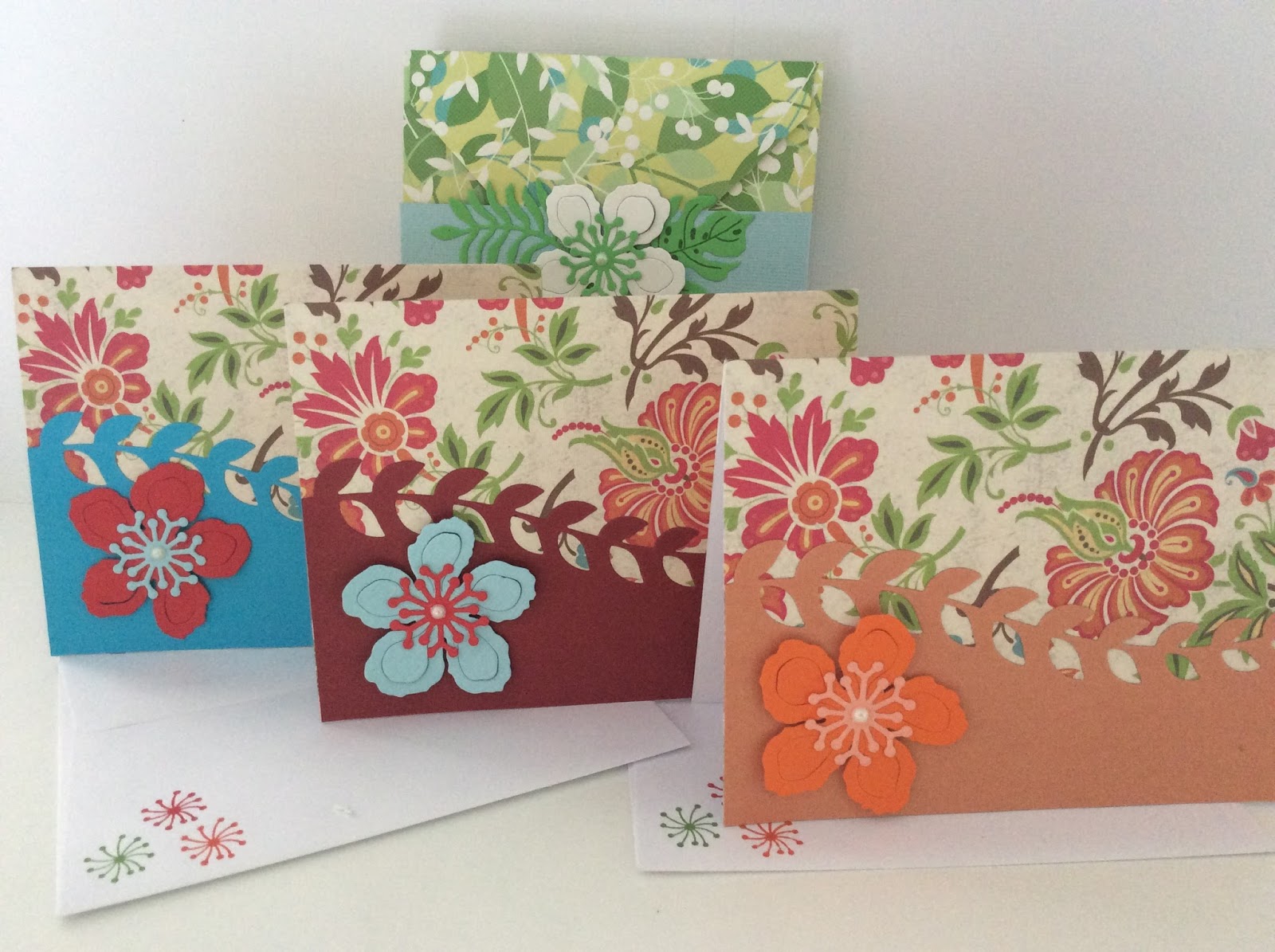 Paula Crafting: Flowery cards / Cartões floridos