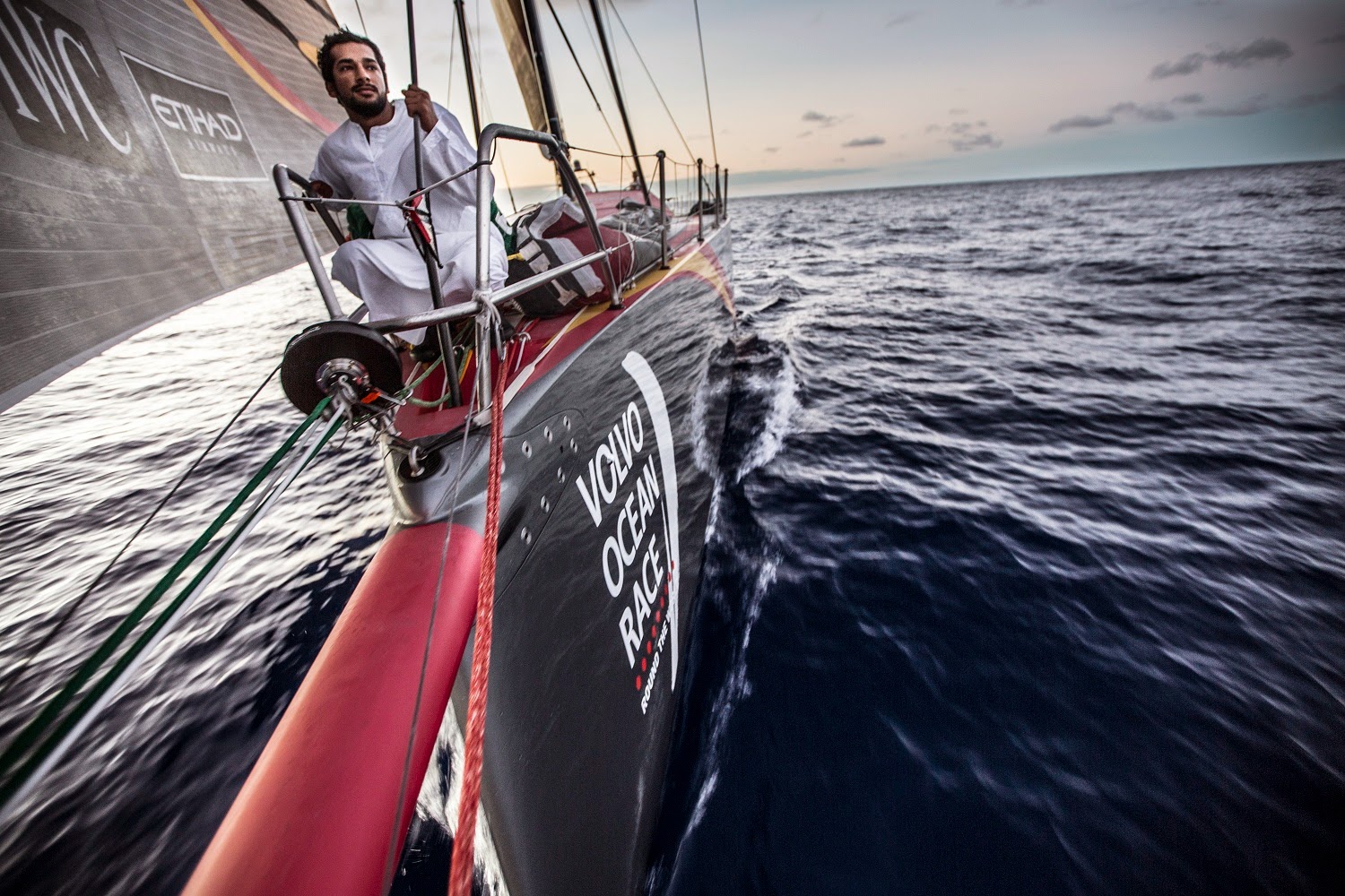 Images / La Volvo Ocean Race d'Abu Dhabi par Matt Knighton, on embarque ...