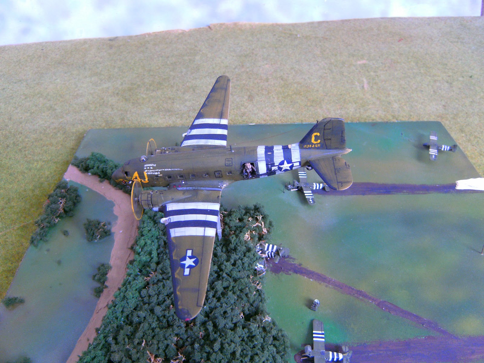Happyscale-Modellbau: Market Garden! Douglas C-47A Dakota + Waco CG-4A ...