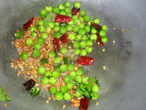 Knoolkhol Porial / Navilukosu Palya - Kohlrabi Dry Curry