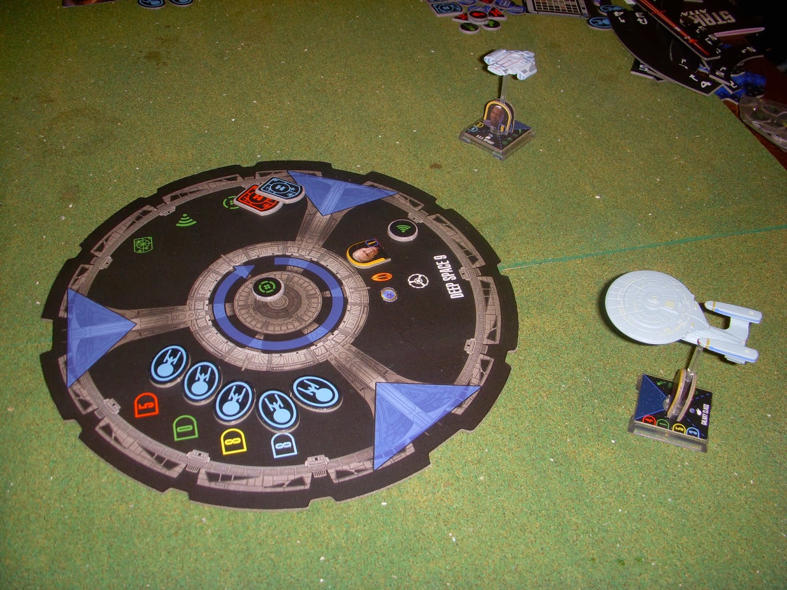 The Gen.: STAR TREK: ATTACK WING. RAID ON DS9.