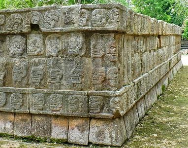 CHICHEN ITZA.: TZOMPANTLI.