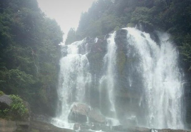 The Traveller: LONELY BEAUTY : GALBODA FALLS