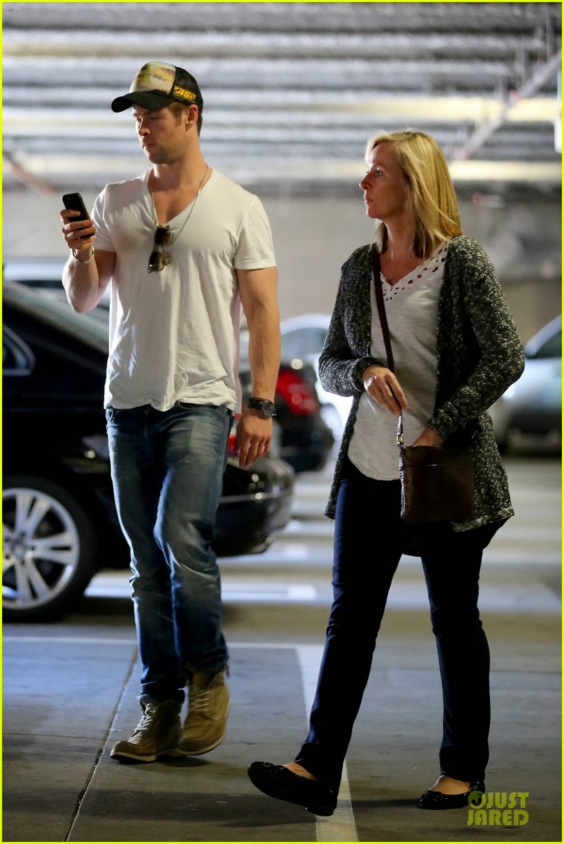 Celeb Diary: Chris Hemsworth at Bed, Bath and Beyond in Santa Monica