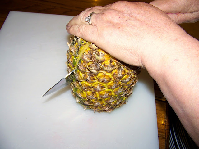 NannaSecond: Preparing Fresh Pineapple