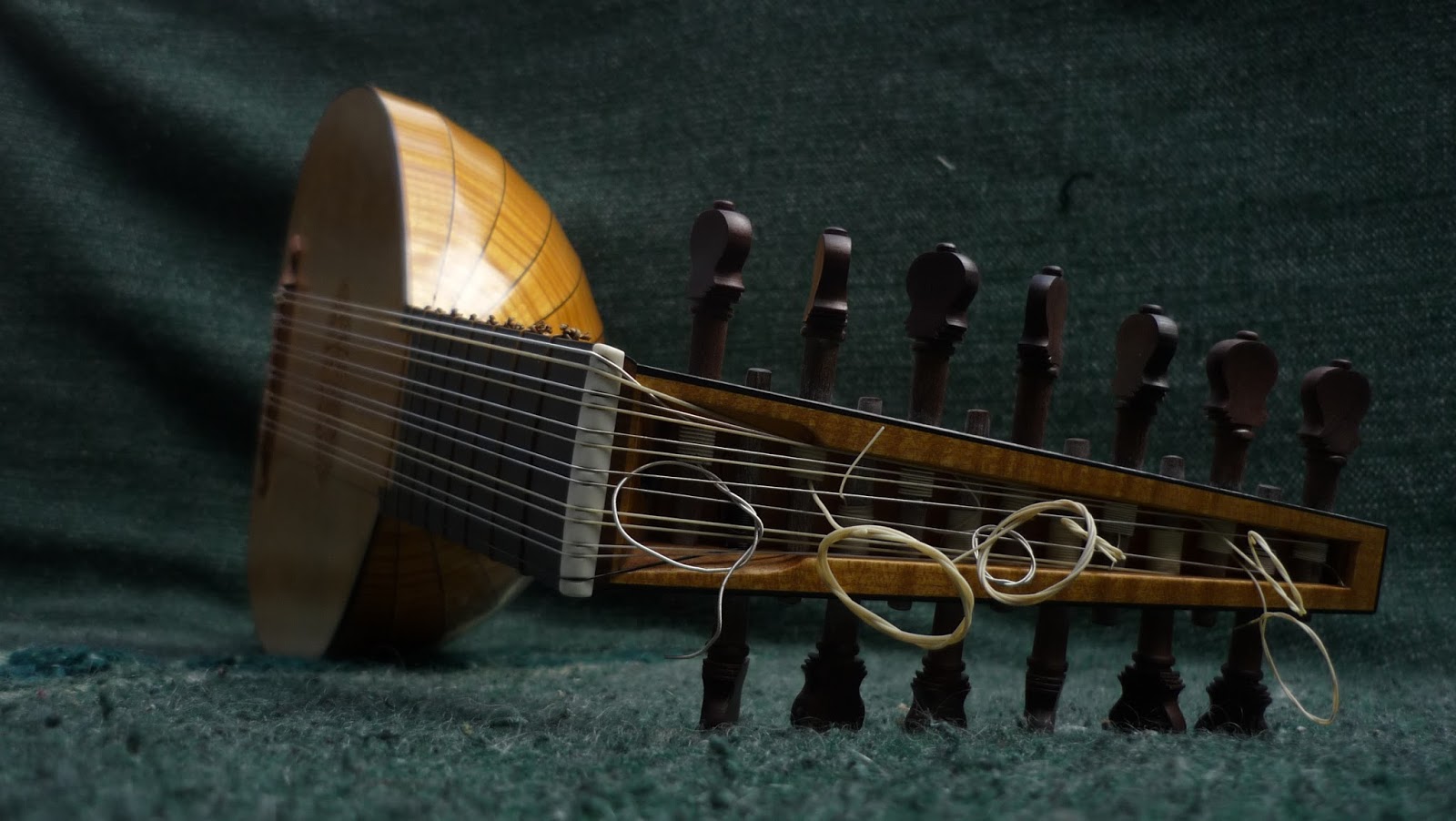 Instrumentos antiguos Zanfona o Hurdy Gurdy