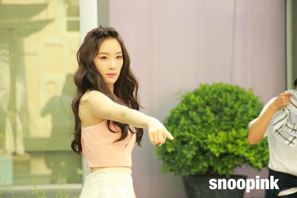Soshi95: Taeyeon @ B-ing Commercial Filming Scene Pictures 090414