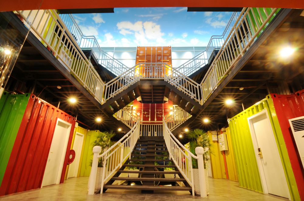 Peggy Loh ~ My Johor Stories: Cosy comfort in container hotel