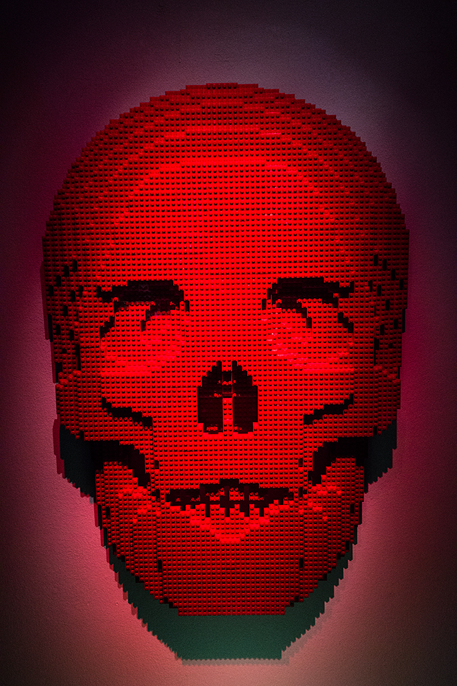 งานแสดงศิลปะรูปปั้นตัวต่อ Lego ที่ ArtScience Singapore Museum โดย ...