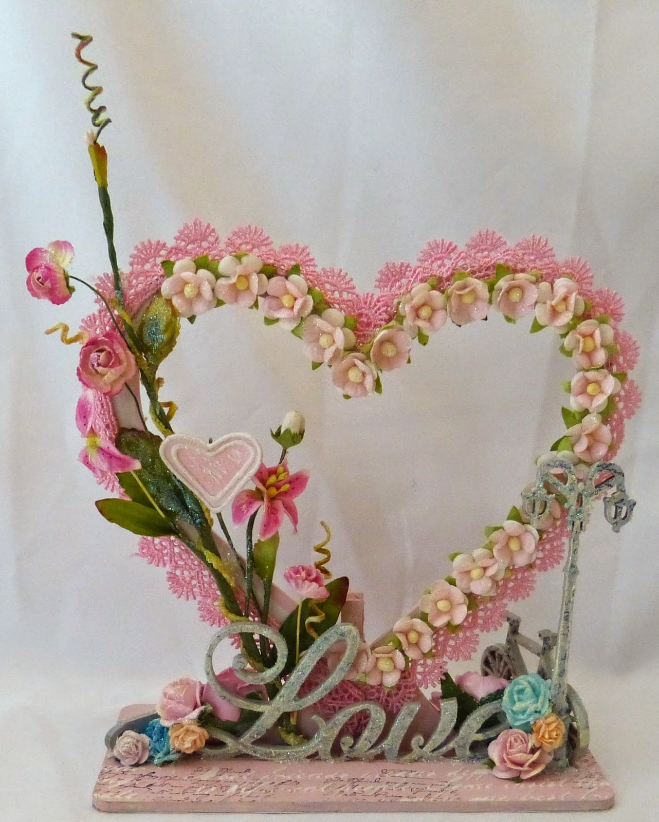 SaCrafters: Altered heart stand frame