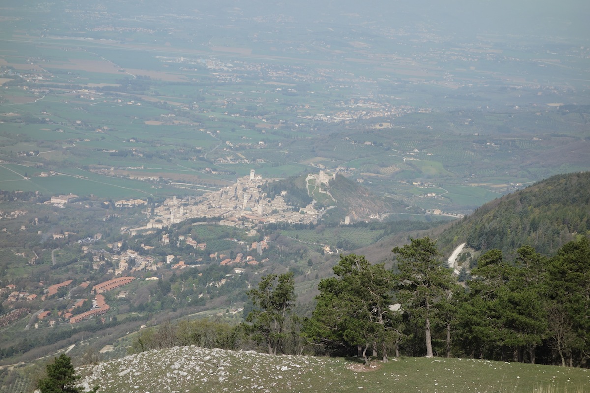 Peace of Tau: Hiking Mount Subasio