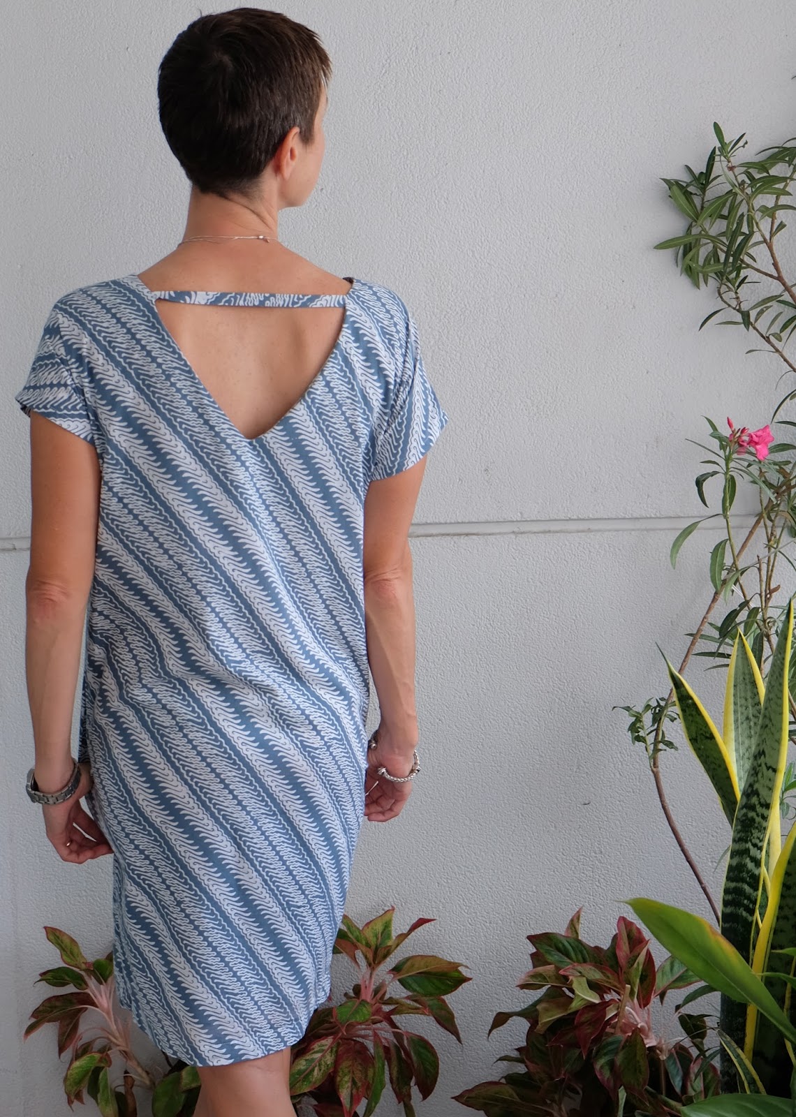 Cookin' & Craftin': BurdaStyle Shift Dress 04/2016 #115, a Wearable Muslin