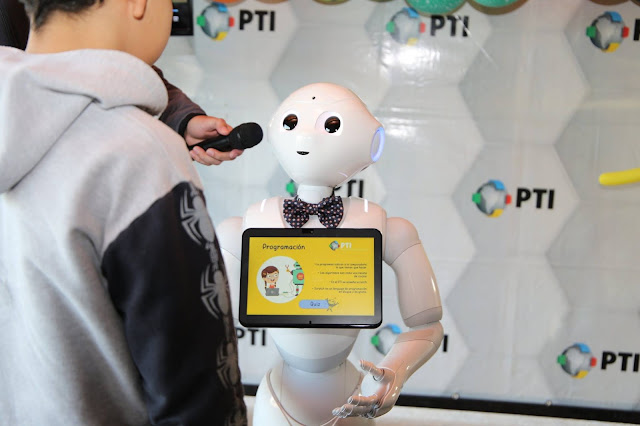 Cybertronic: Alumnos del Instituto Cybertronic visitan el PTI