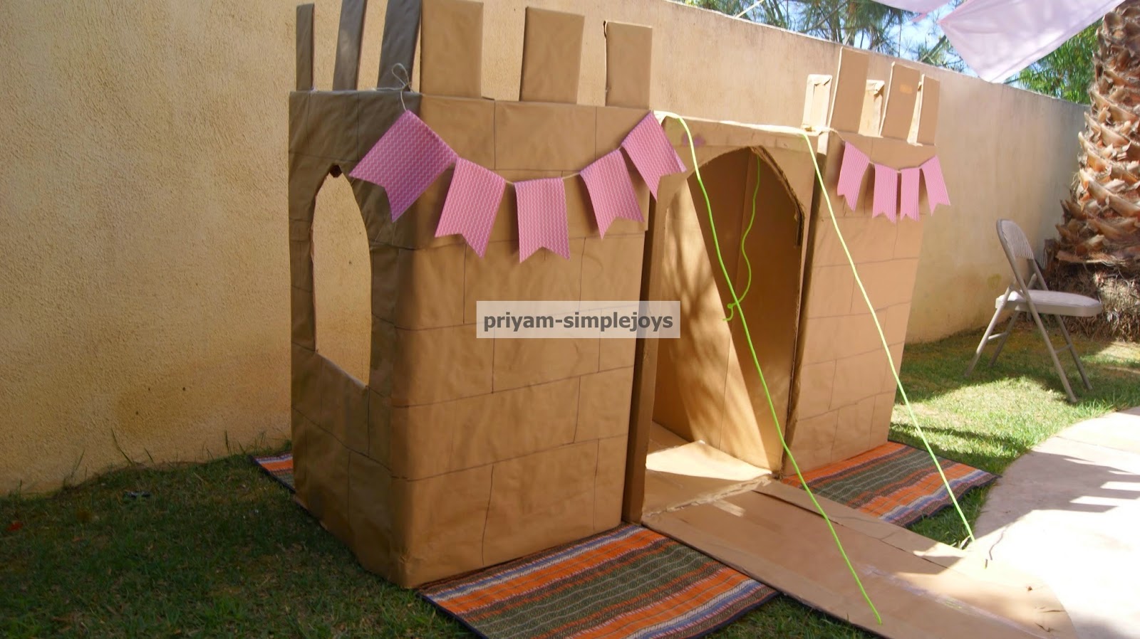 SimpleJoys: Cardboard Castle.