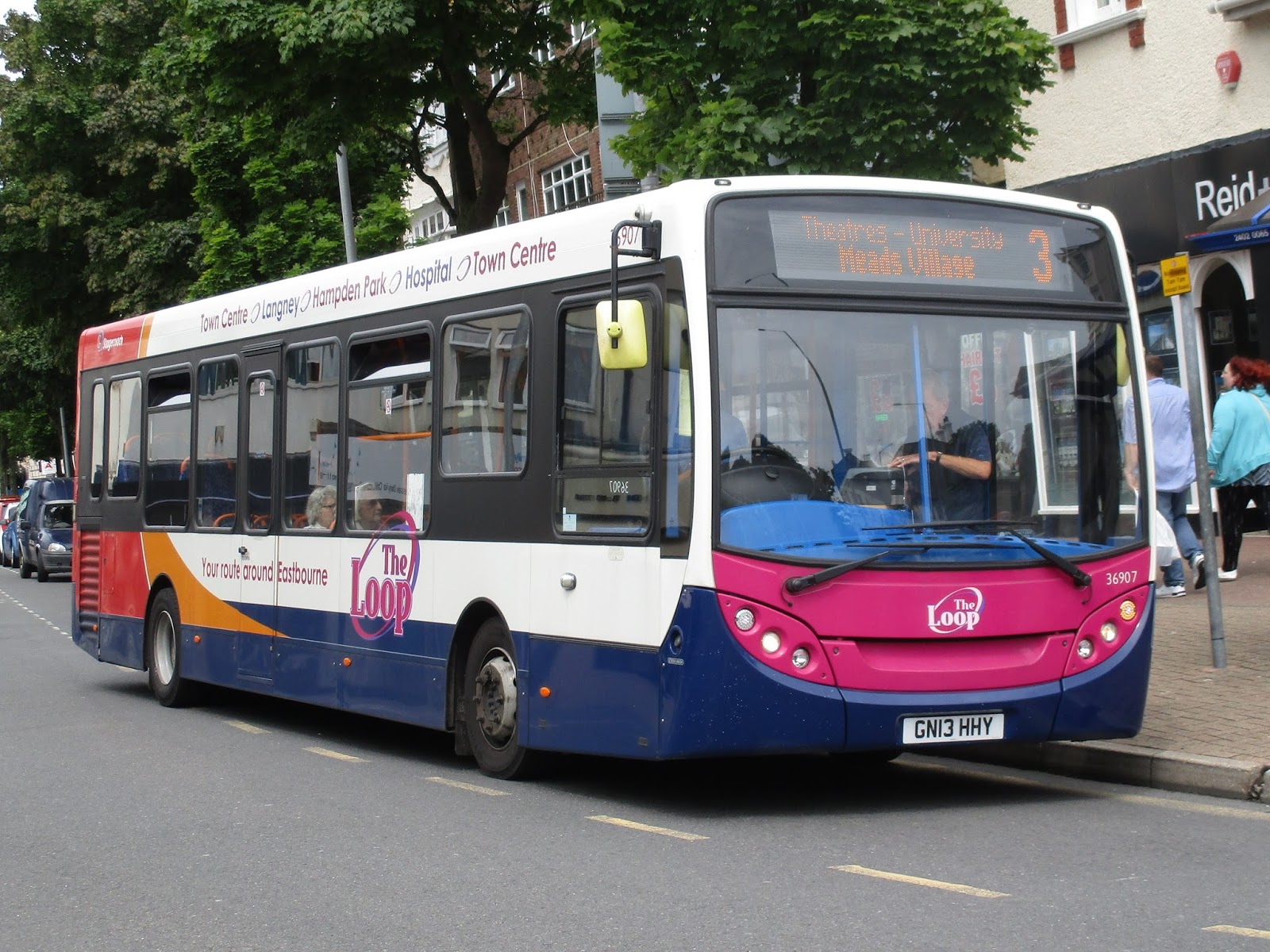 Lous bus pictures: Does route branding actually work?