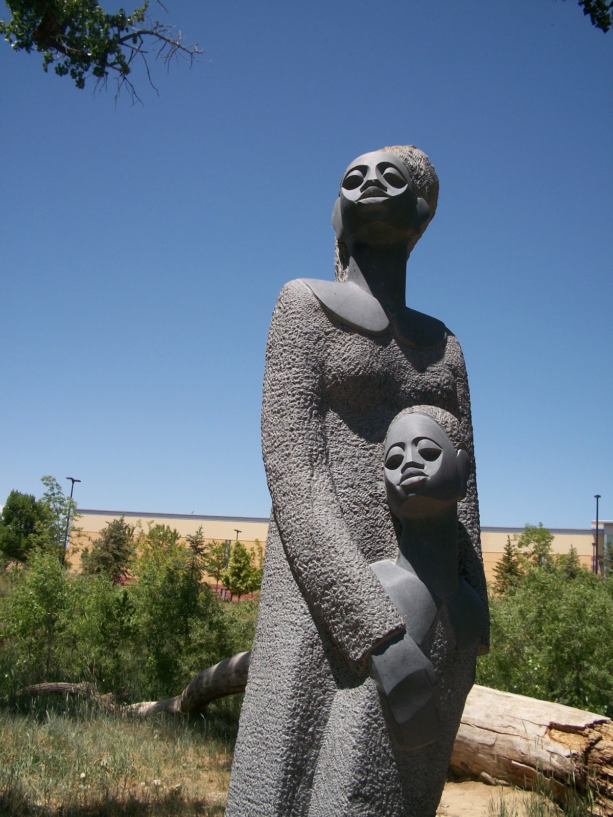 EWESPECIAL: Chapungu: The Great Stone Sculpturors of Africa