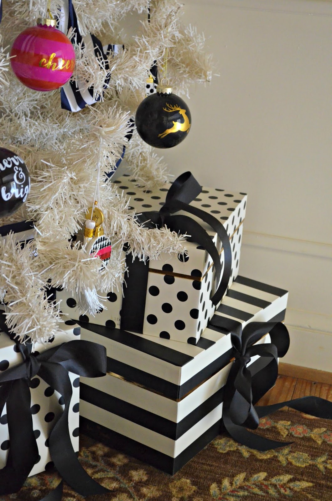 All About Vignettes: MY KATE SPADE- INSPIRED CHRISTMAS TREE