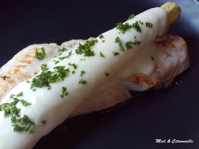 Miel et Citronnelle: Filet de sébaste à la crème d'asperges blanches