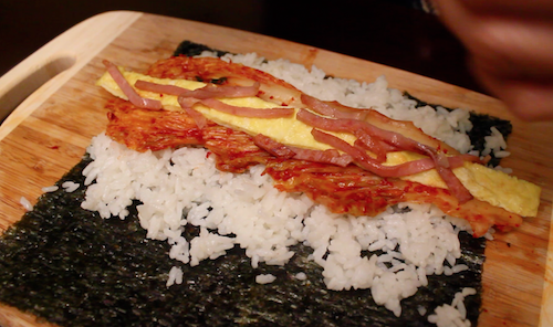 Easy Korean Food: How to Make Kimchi Spam Kimbap (김치 스팸 김밥)