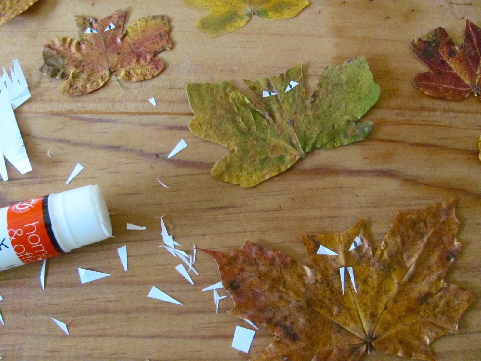 Jumble Tree: Spooky bat leaf decorations