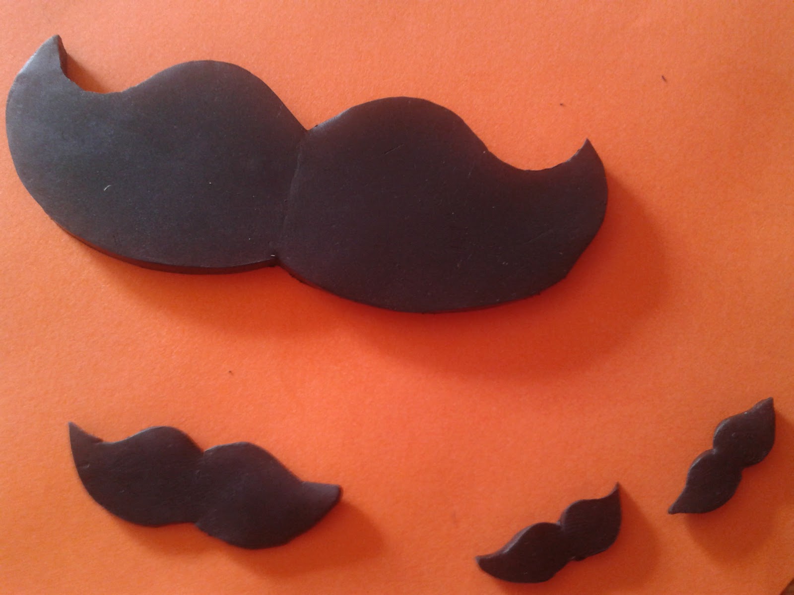 HaPpY CraftS on KrisPiSlanD: DIY express: bigotes